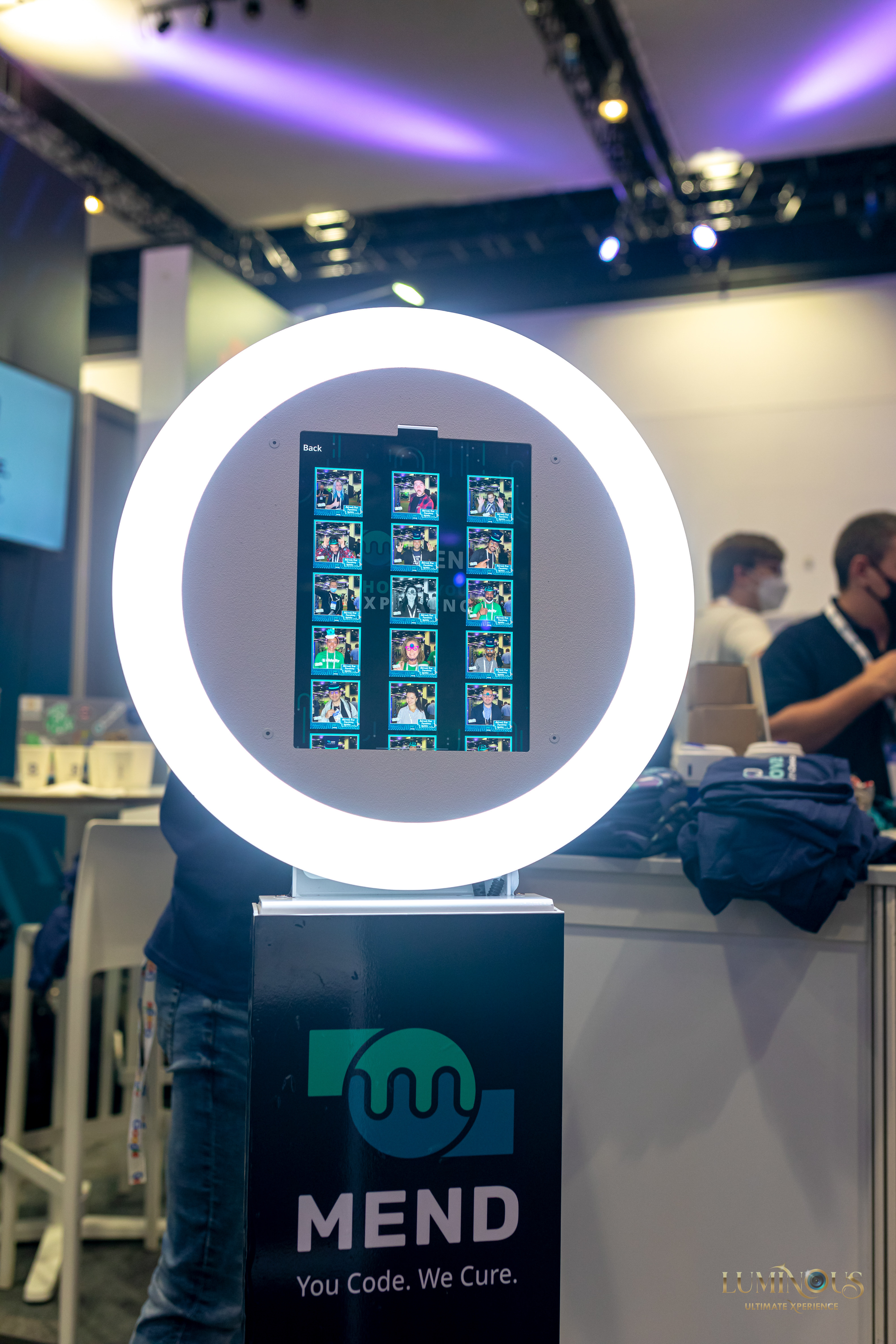 Photo Booths – Luminous Ultmate Xperience